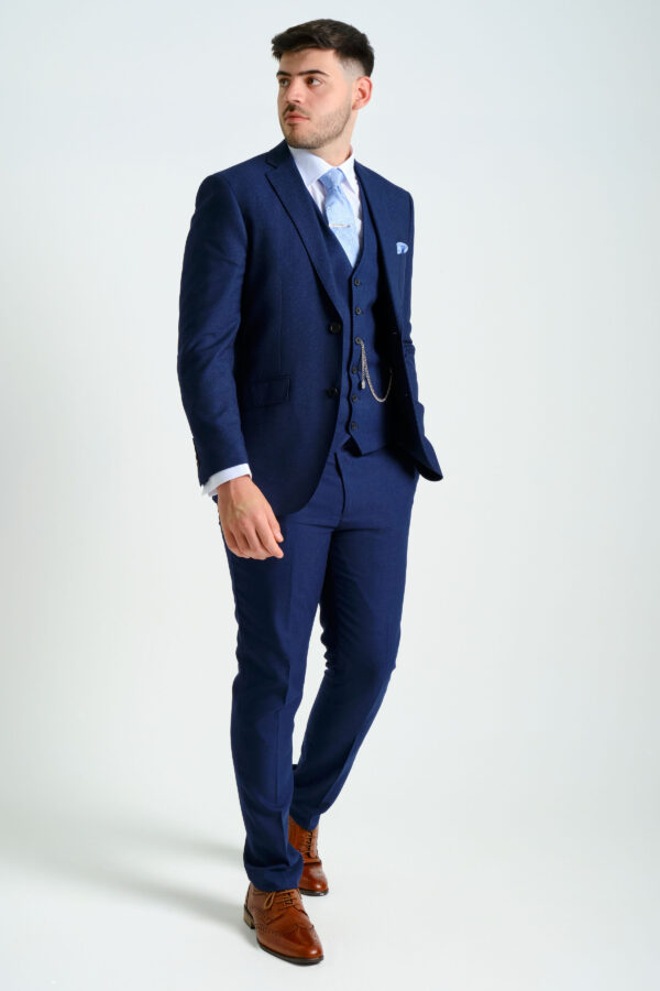 What To Wear For Your Graduation | Groom Hire
